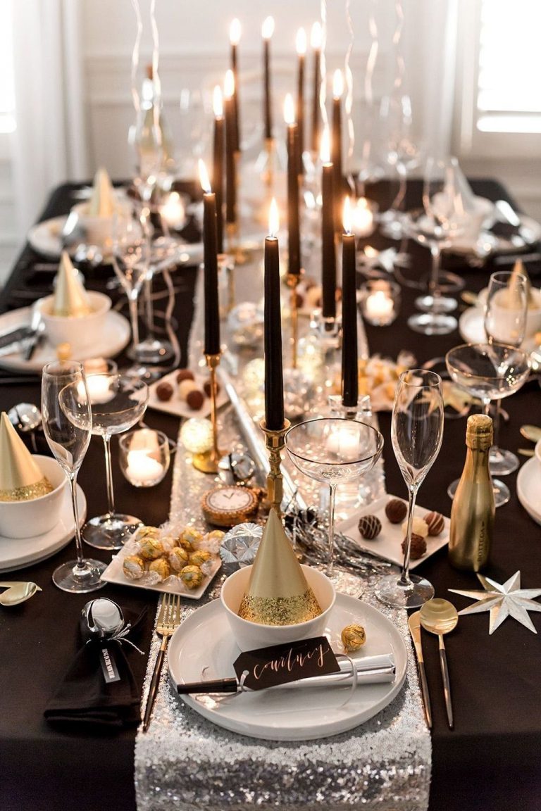 30+ Stylish New Years Eve Table Decoration Ideas For NYE Party