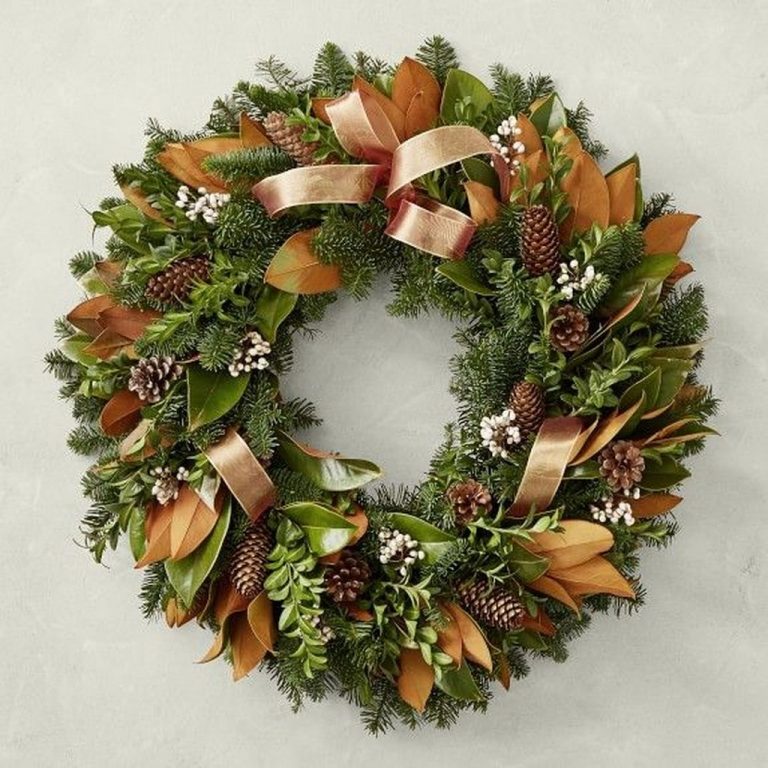 20+ Welcoming Country Christmas Wreath Ideas For Your Front Door