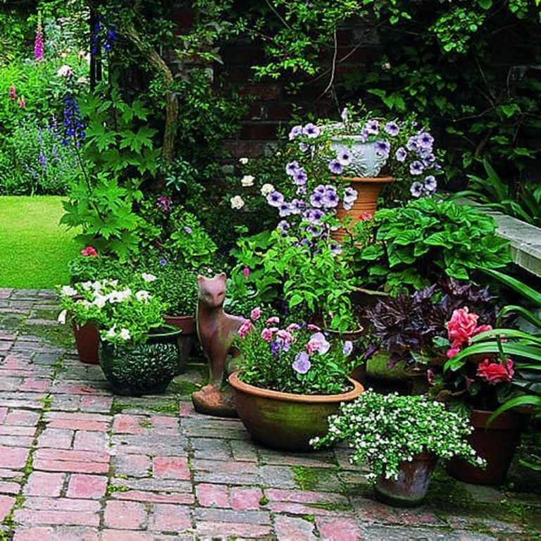 30+ Fascinating Cottage Garden Ideas To Create Cozy Private Spot